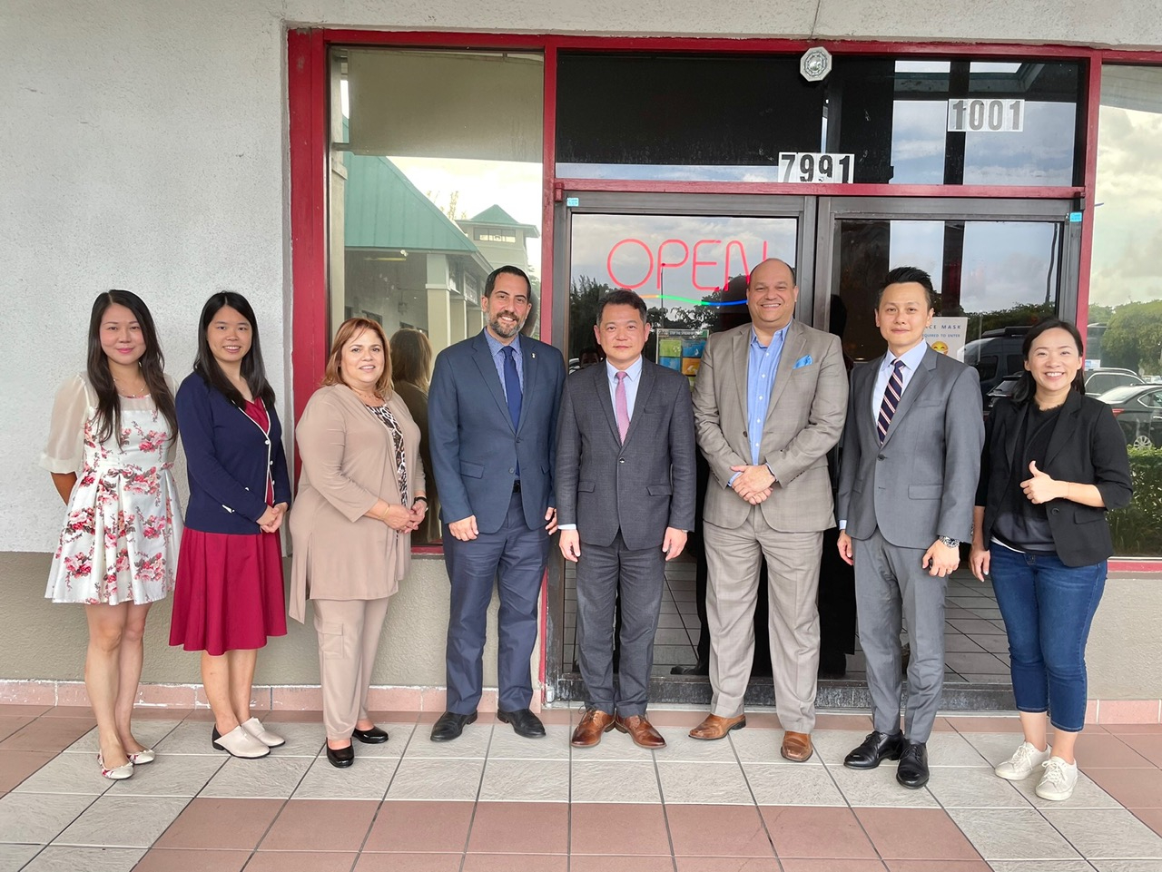 Director General Chi meets with Director Alex ... - Taipei Economic and ...