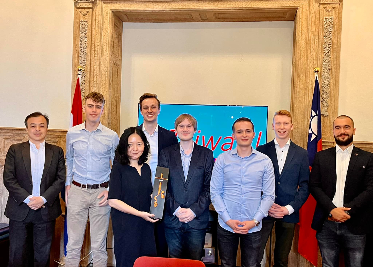 Representative CHEN Hsin-Hsin meets with youn... - Taipei ...