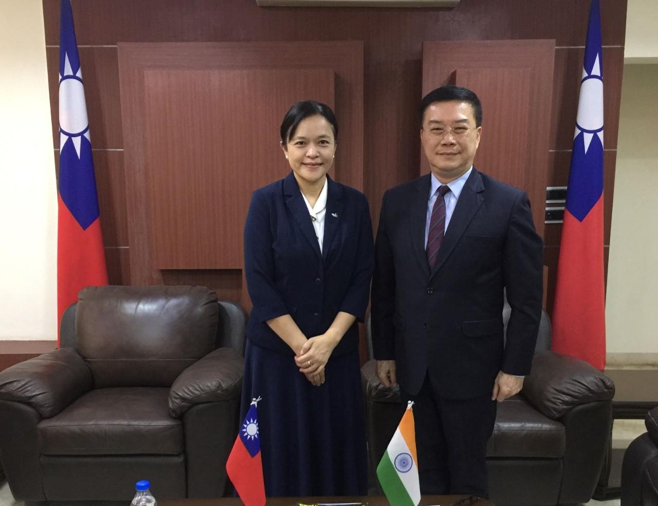 Director-General Charles Li of TECC in Chennai(right),Professor Liu,Yi ...