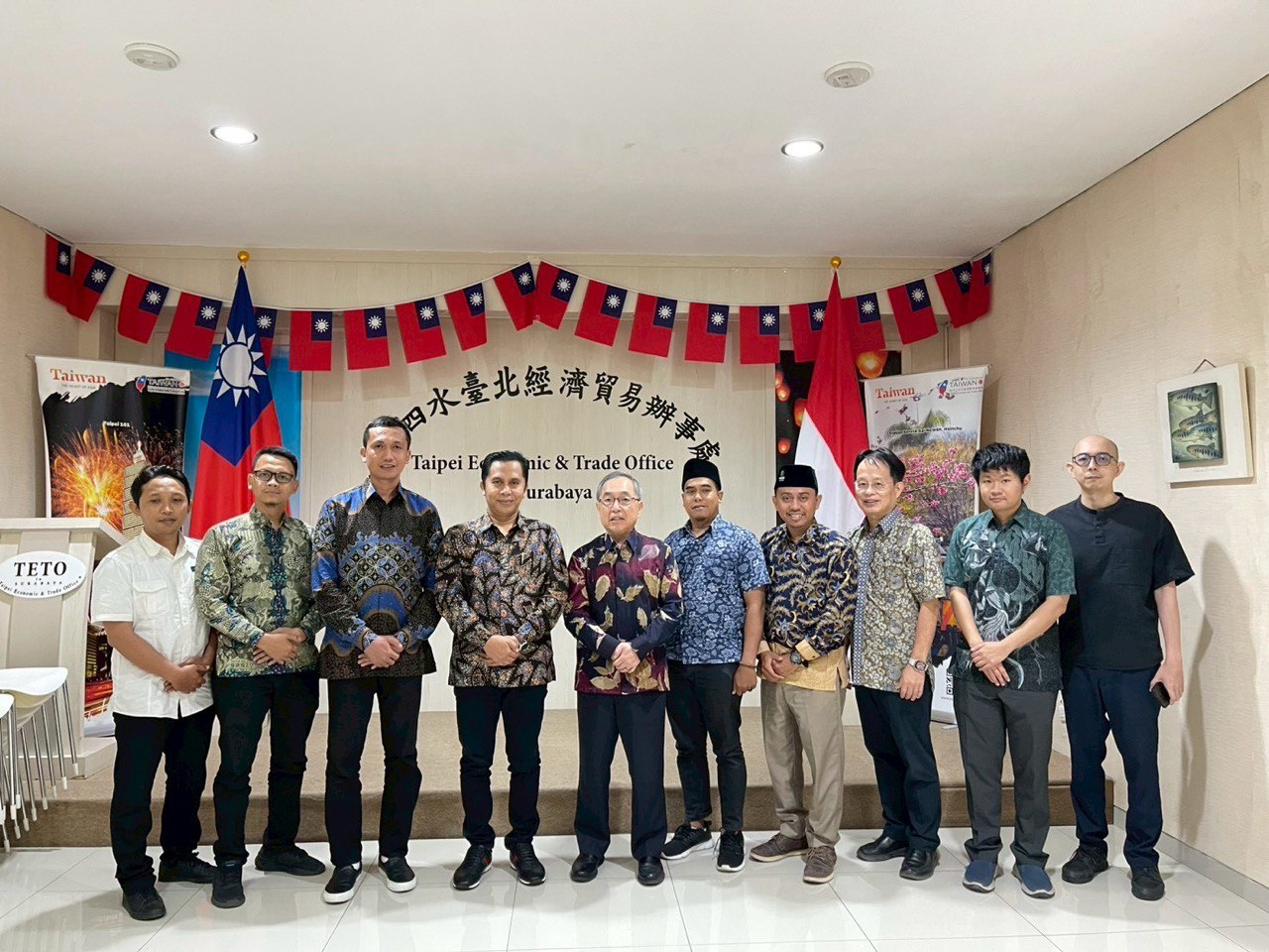 Untuk penggunaan darurat, jangan hubungi nomor ini jika bukan keadaan ...
