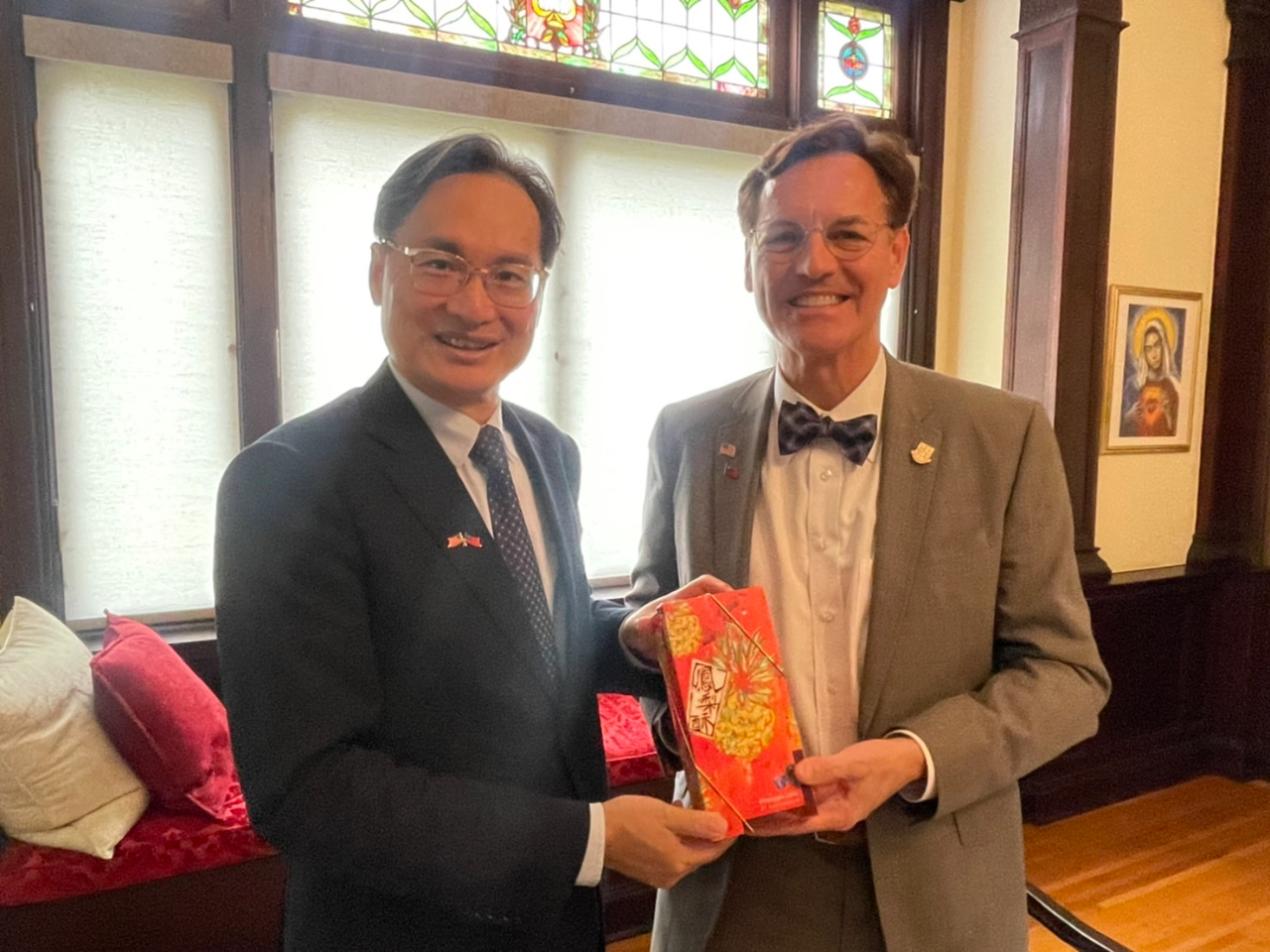 羅復文處長應聖湯瑪斯大學校長Dr. Richard Ludwick邀請出席午宴 - 駐休士頓台北經濟文化辦事處 Taipei Economic ...
