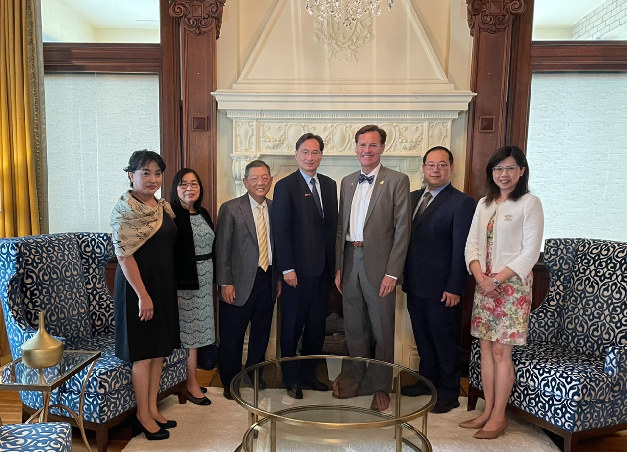 羅復文處長應聖湯瑪斯大學校長Dr. Richard Ludwick邀請出席午宴 - 駐休士頓台北經濟文化辦事處 Taipei Economic ...