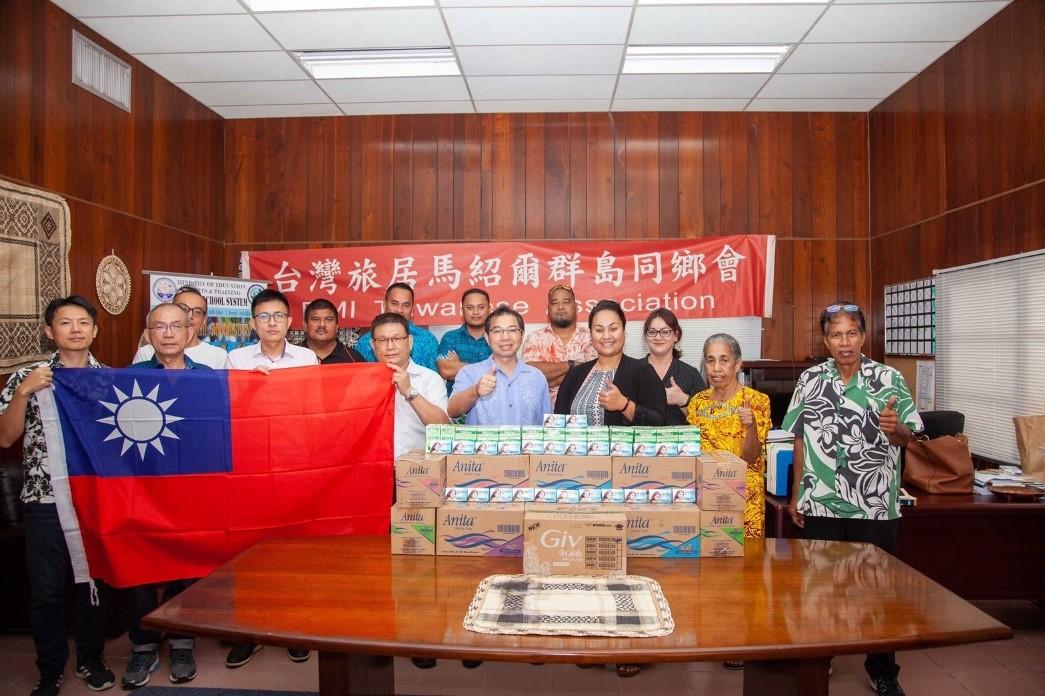 Minister Kitlang Kabua(third from right, front line), Ambassador ...